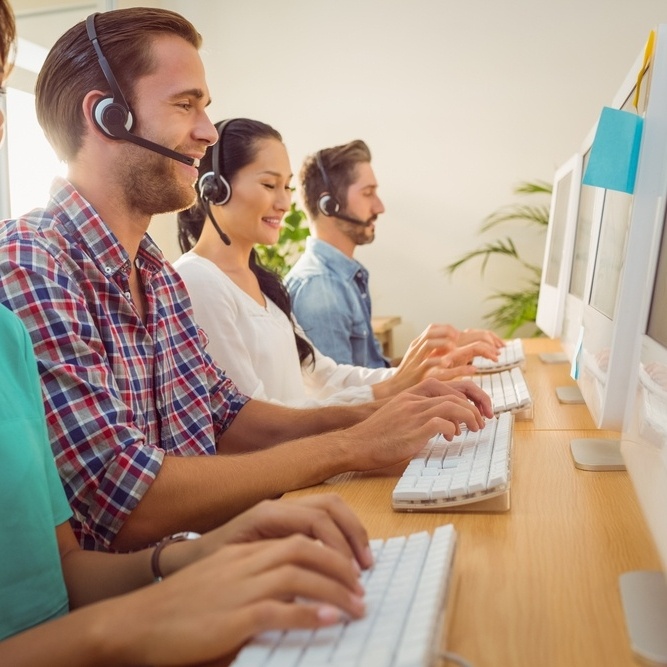 5 Ways that a Hosted VoIP Phone System Improves Customer Service 5 Ways that a Hosted VoIP Phone System Improves Customer Service